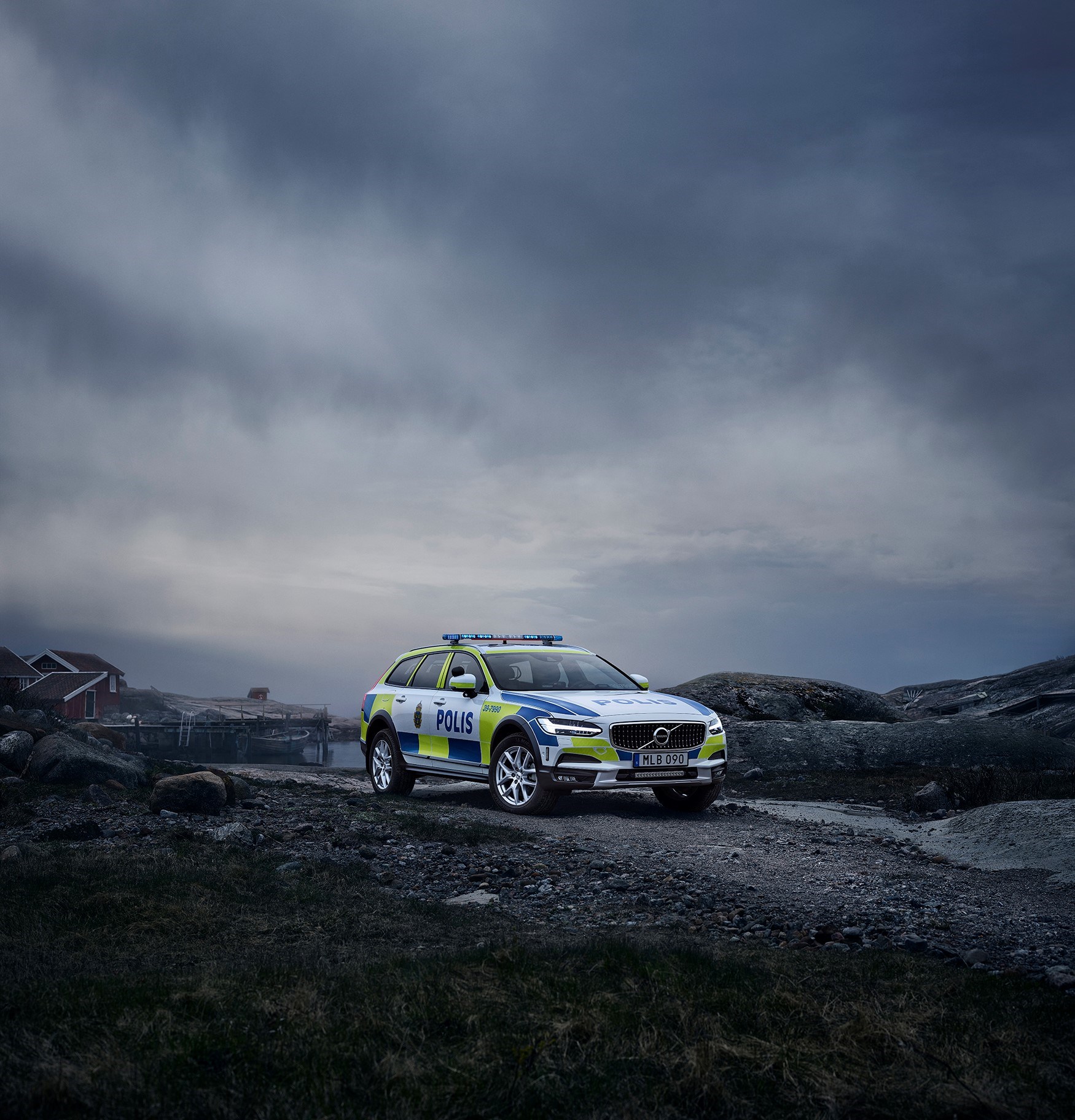 Här är polisens nya superbilar - Volvo XC60 blir polisbil - V90 får 300 ...