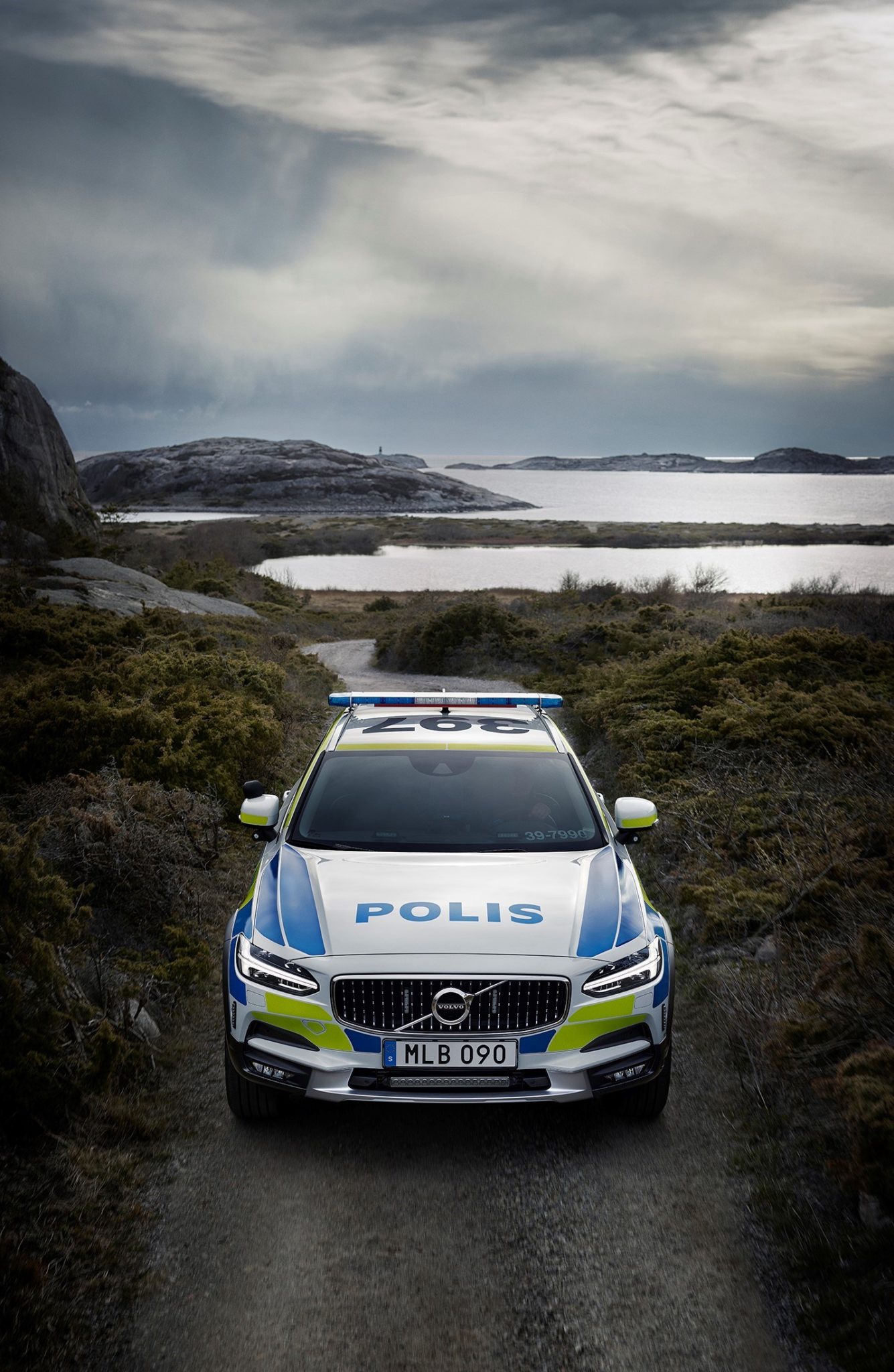 Här är polisens nya superbilar - Volvo XC60 blir polisbil - V90 får 300 ...