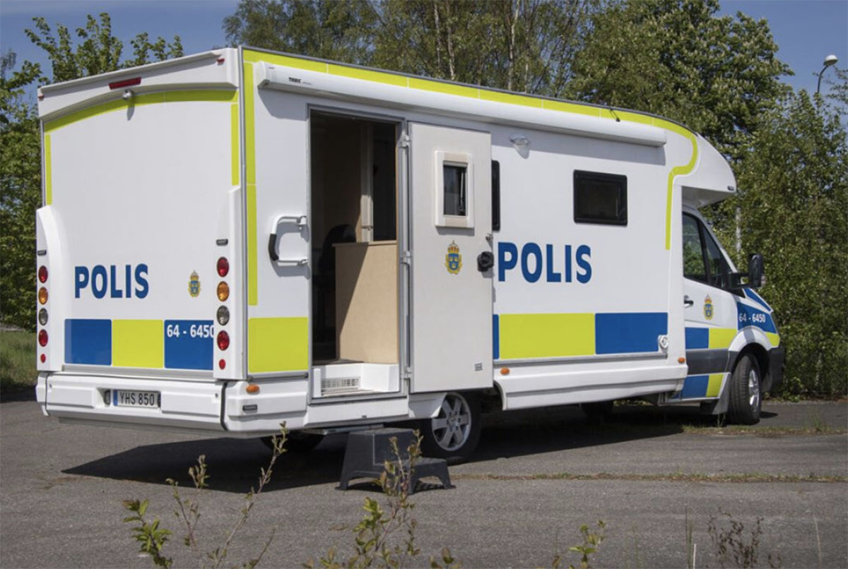 Poliser i husbil i vild biljakt efter rattfyllerist: ”Den har blåljus ...