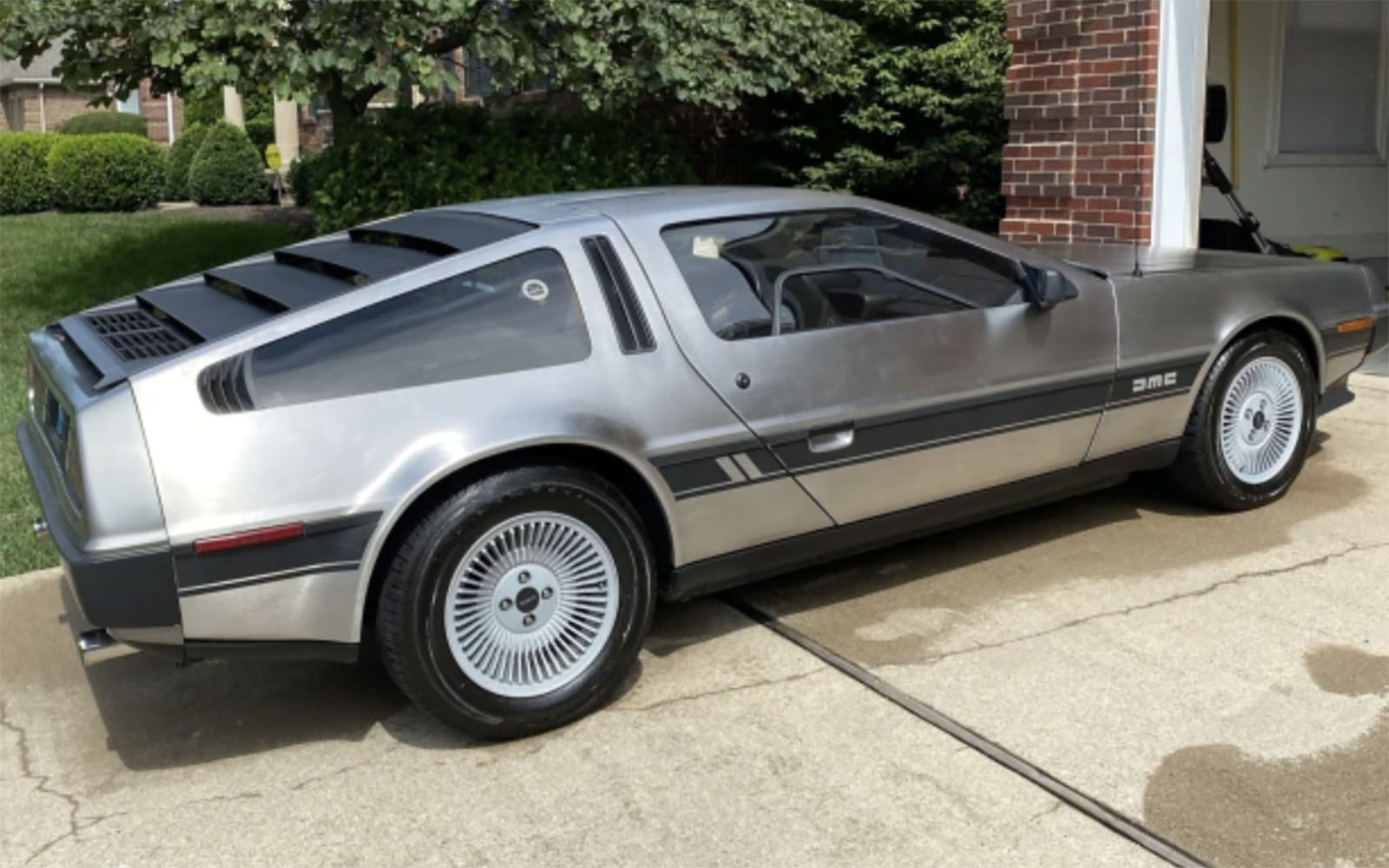 Filmstjärnans DeLorean är trimmad med dubbla turbo – nu säljs ...