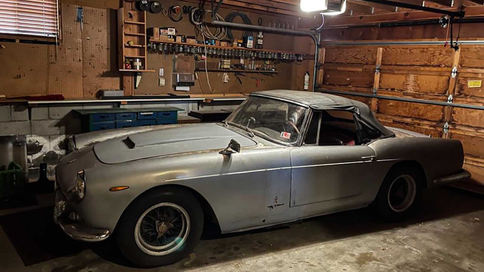Hittad i ett garage: Världens sista orenoverade Ferrari 250 GT Cab ...