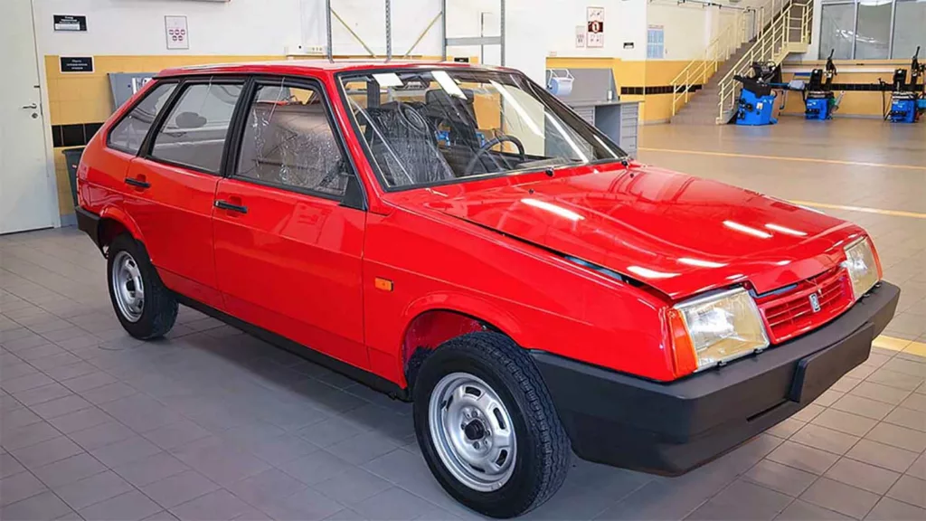 Världens dyraste Lada – bara körts 11 km sedan ny 1992 | Carup.se