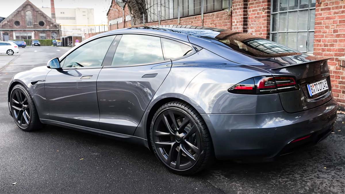 Första testet av Tesla Plaid på Autobahn: ”Borde detta vara lagligt ...