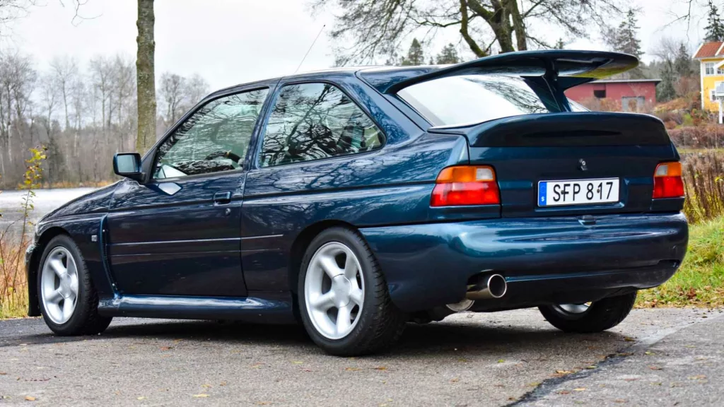 Busbilen Ford Escort RS Cosworth trimmad till 380 hk – säljs på auktion ...
