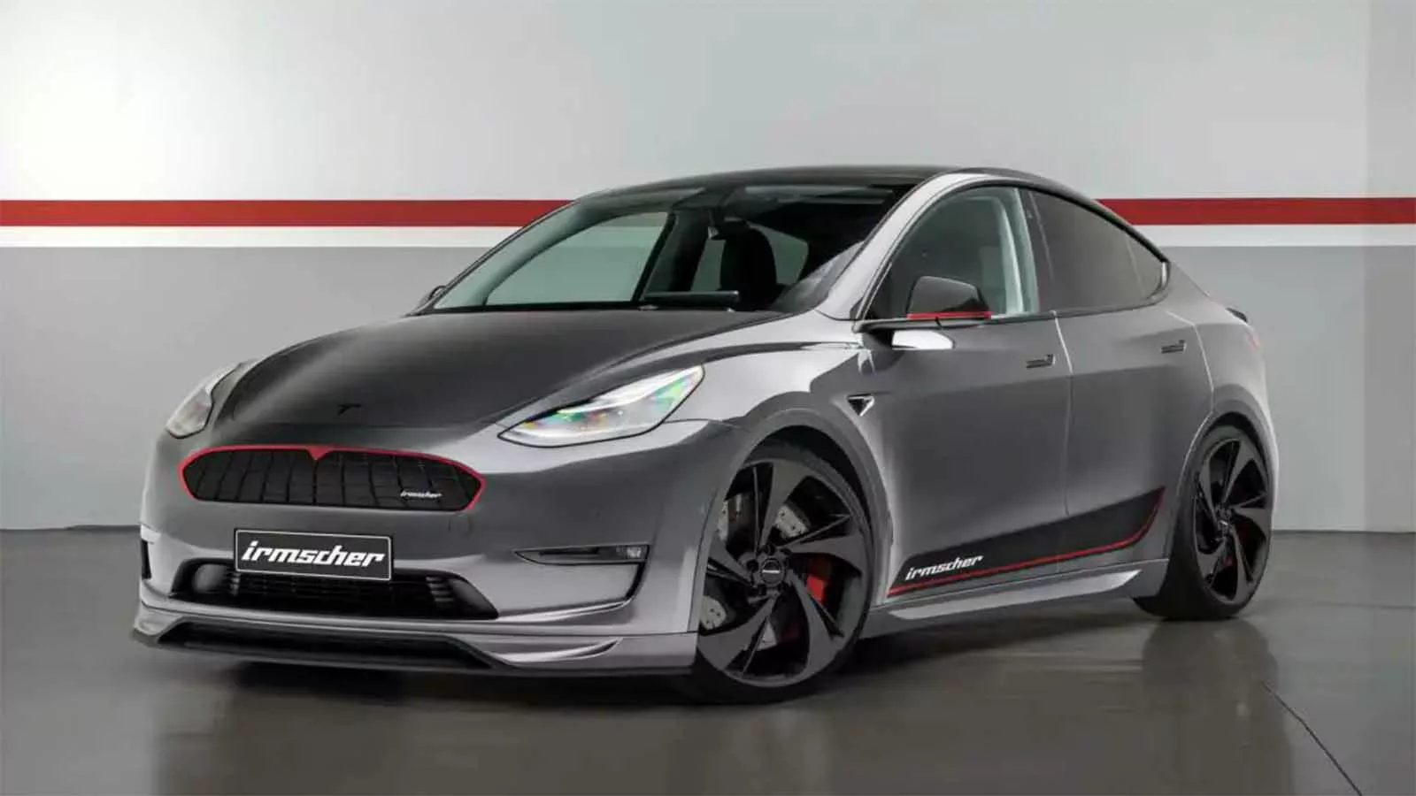 Opeltrimmaren gör om Tesla Model Y med grill och läderklädsel | Carup.se