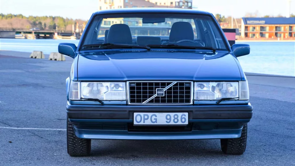 Unik Volvo 940 körd 2466 mil – nu säljs en av de allra sista bilarna ...
