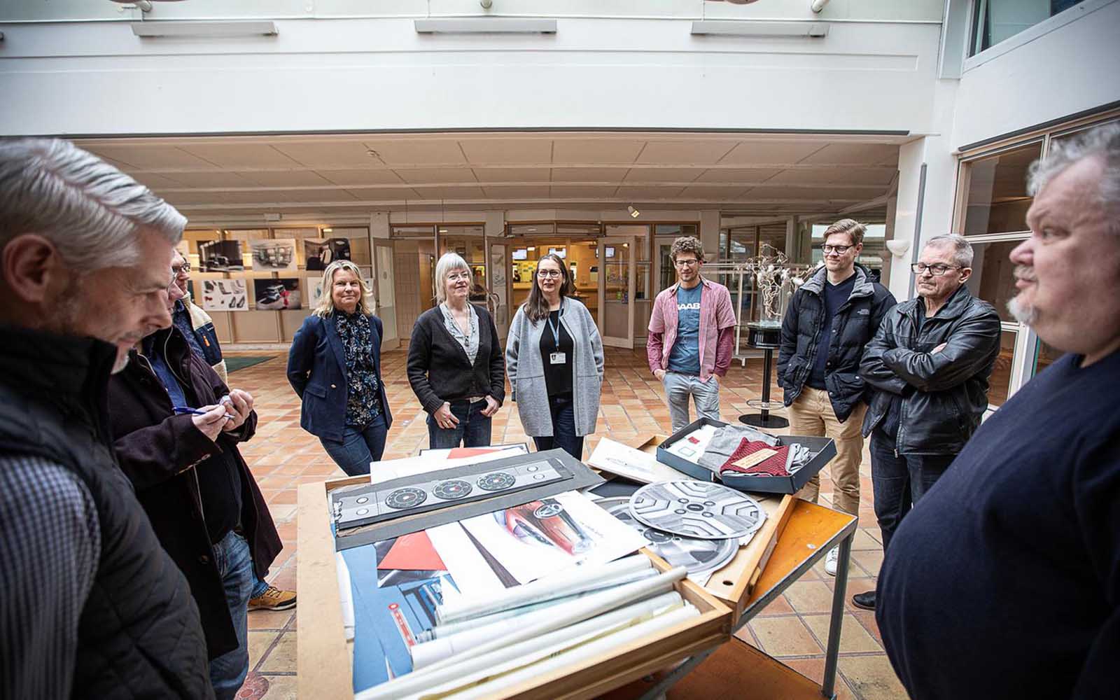 Enormt fynd i fabriken: Gömda skisser på hemliga Saabar | Carup.se