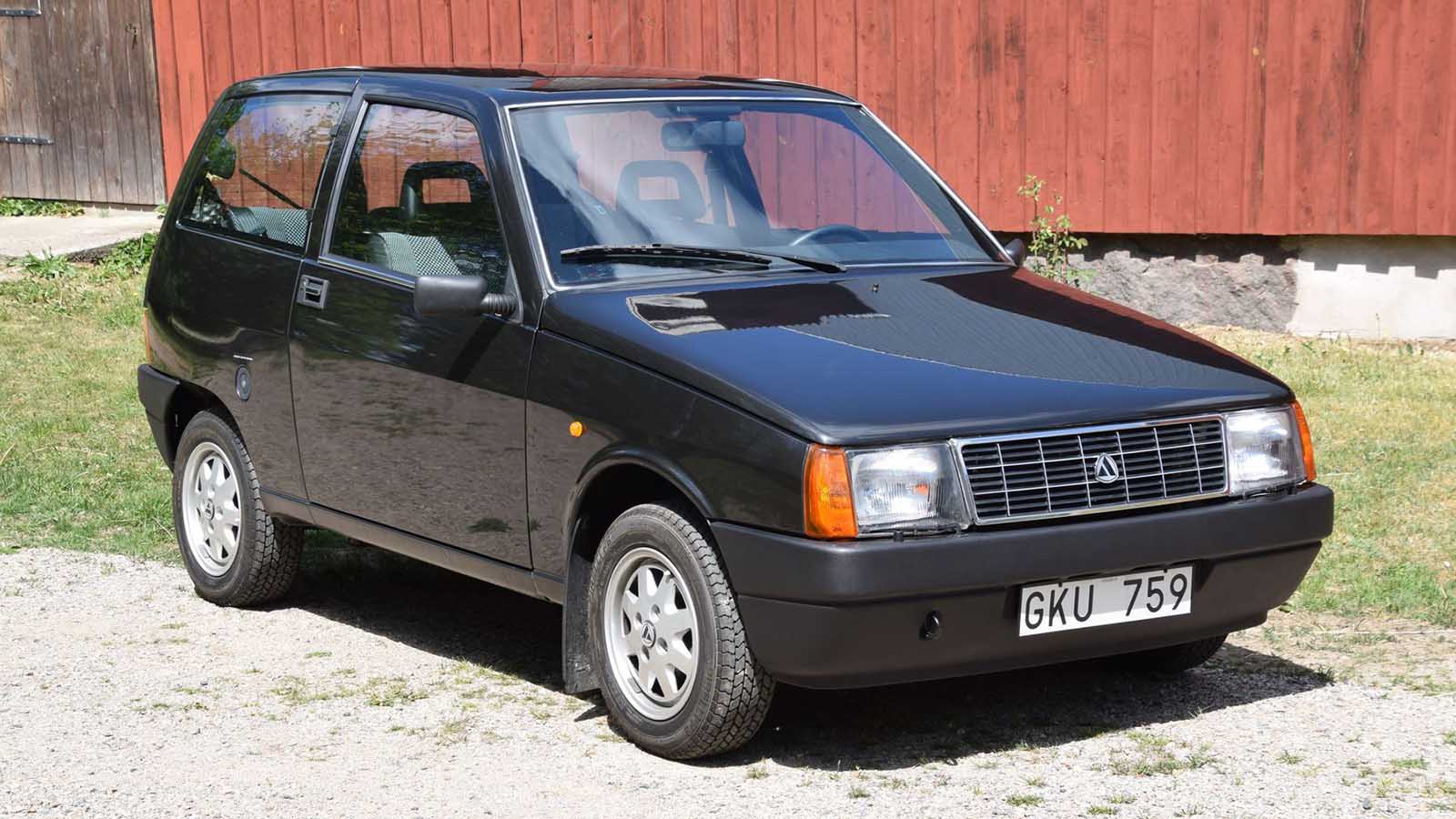 Fabriksny efter 35 år – okörd Lancia Y10 säljs i Sverige | Carup.se