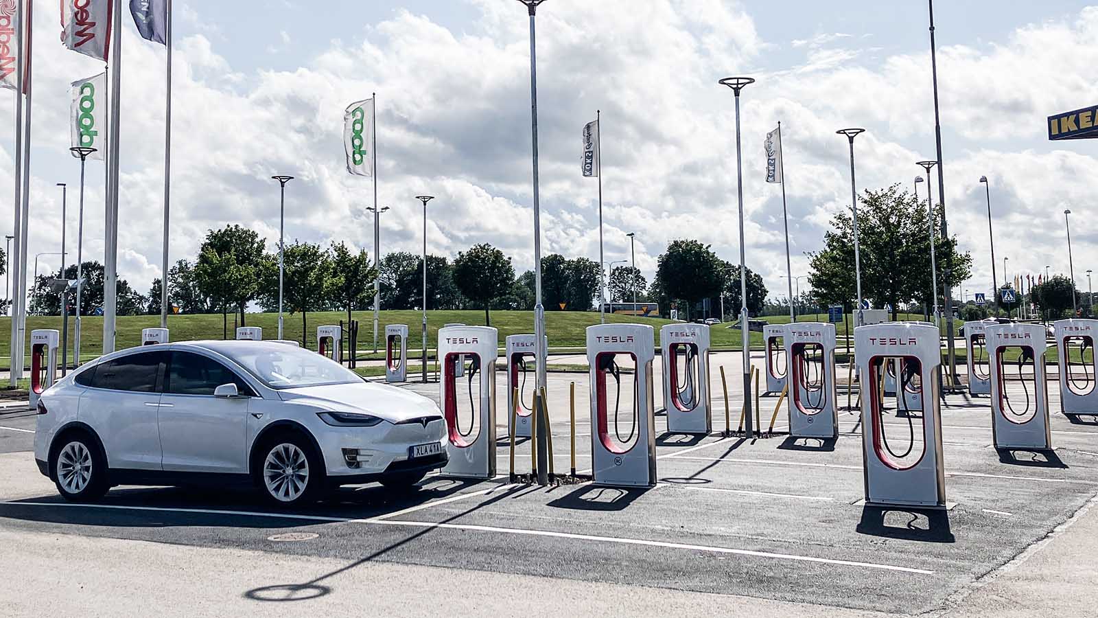 Teslas milstolpe: Här öppnar 1000:e Superchargern i Sverige | Carup.se
