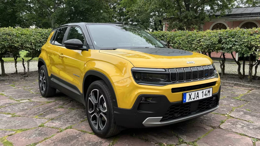 Jeep Avenger testad: Så bra är märkets första elbil | Carup.se