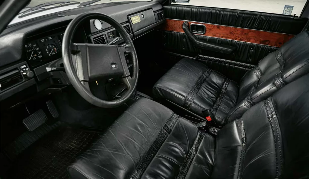 En dröm i lyx och läder – Volvo 262 Bertone säljs på auktion | Carup.se