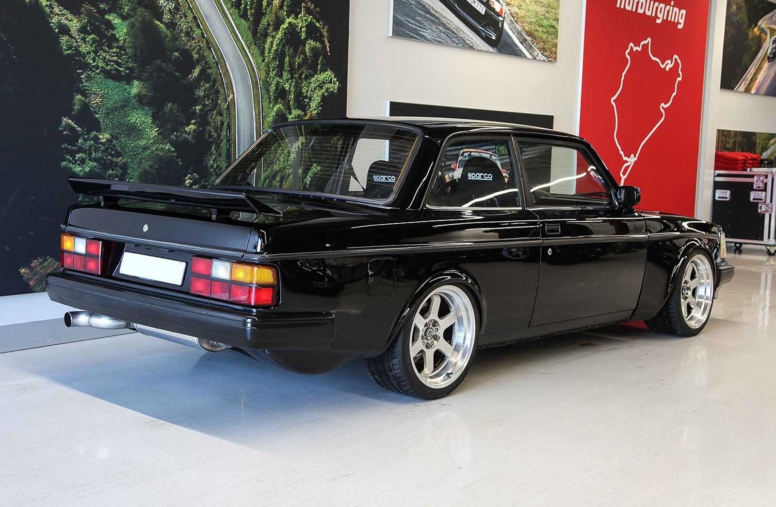 Julens hårdaste paket: Volvo 242 med BMW M3 V8 | Carup.se