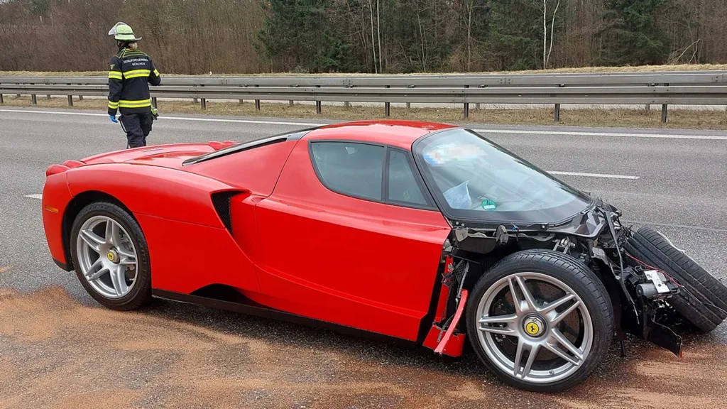 Ferrari Enzo värd 45 miljoner kraschad på Autobahn | Carup.se