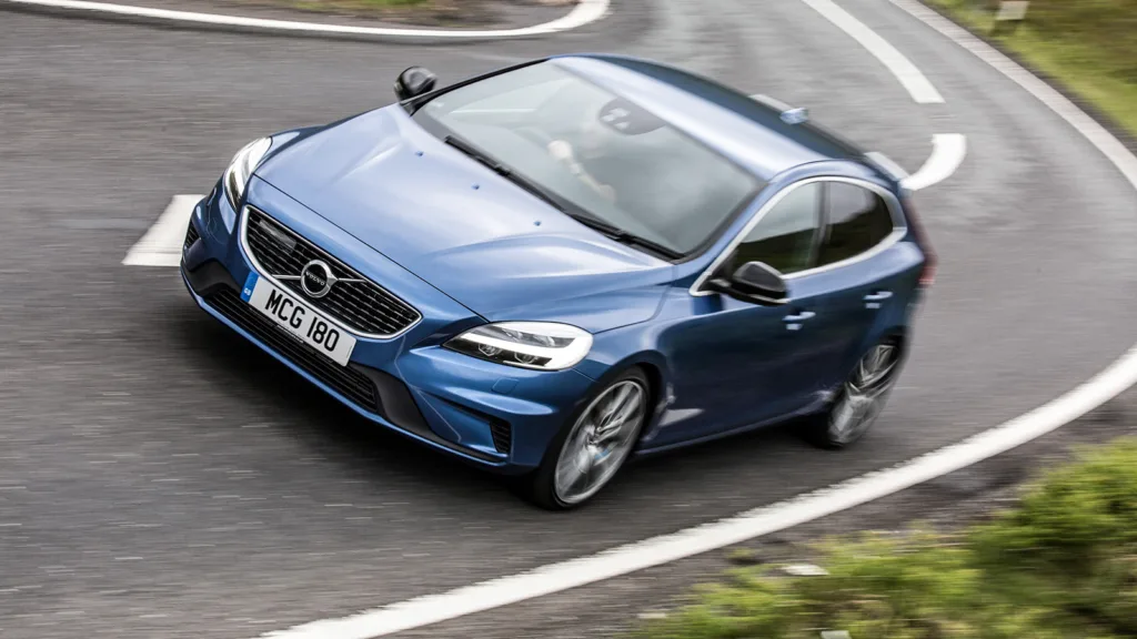 Rena sparbössan: Köpa begagnad Volvo V40 | Carup.se
