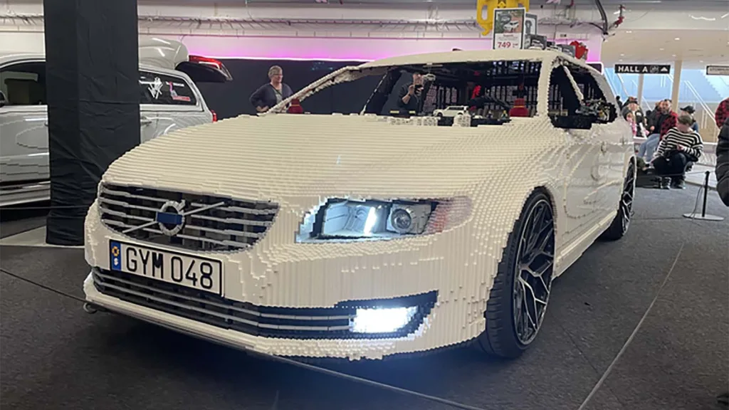 Byggd helt i Lego – nu går Volvo V70:n att köra | Carup.se