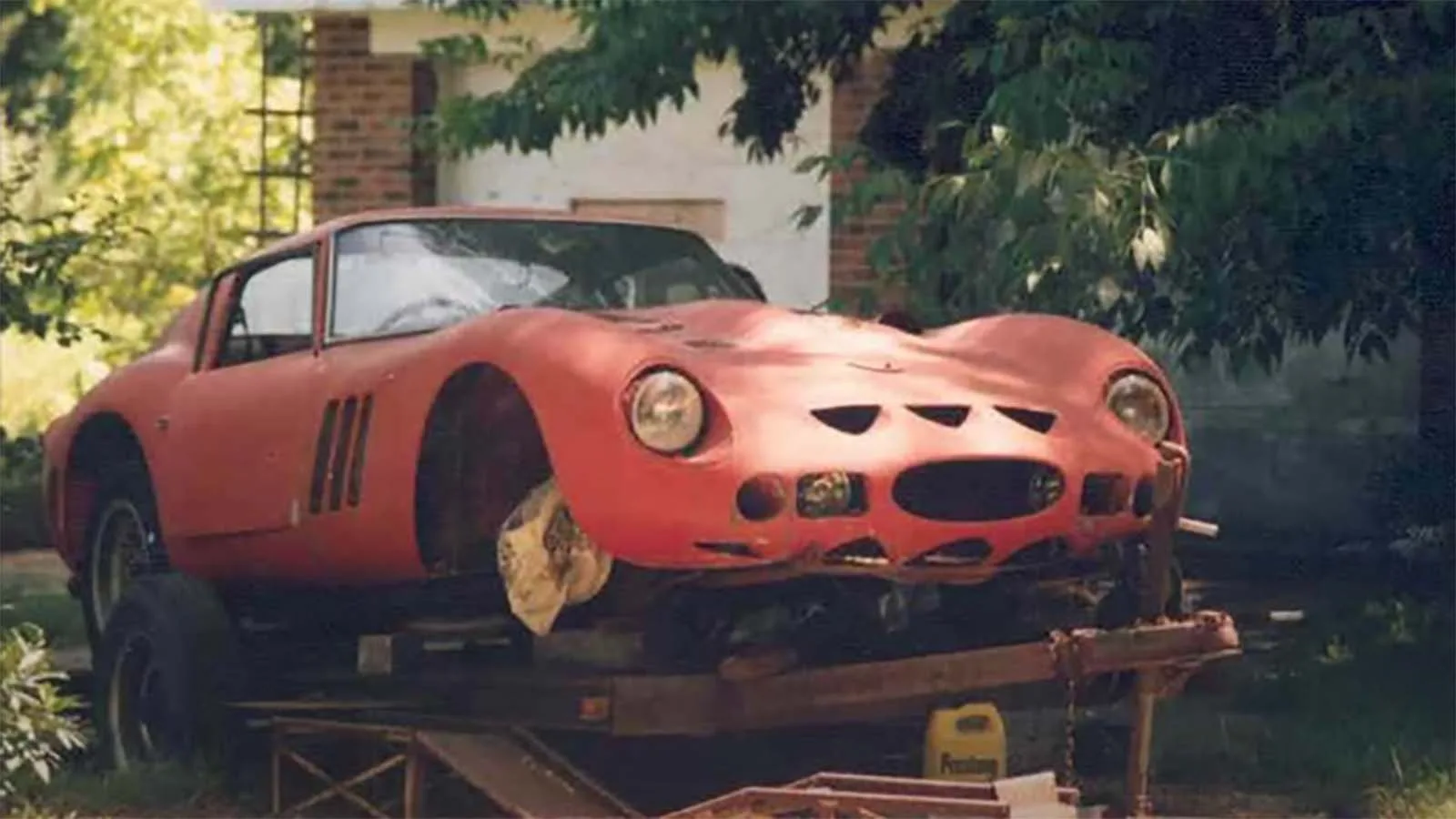 Världens dyraste Ferrari hittad på åker efter 14 år | Carup.se