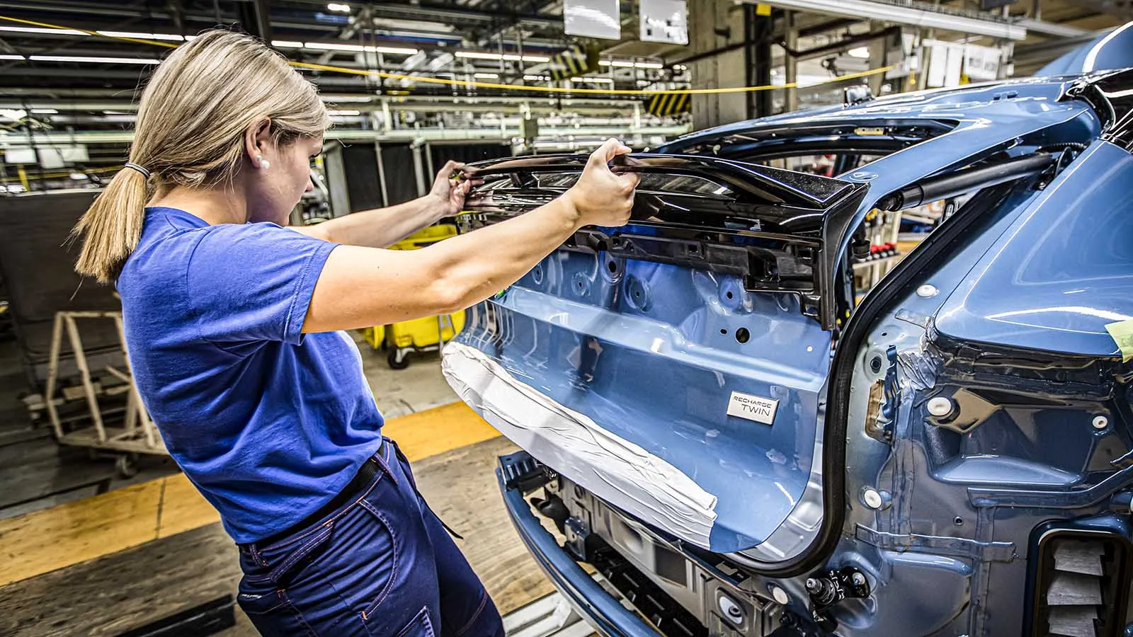 Nytt besked: Volvo startar stoppad elbilsfabrik i kväll | Carup.se