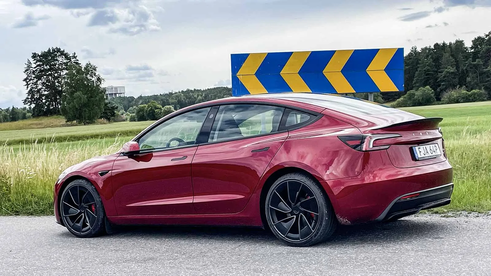 Teslas drag: Leasar ut begbilar för 2000 kr | Carup.se